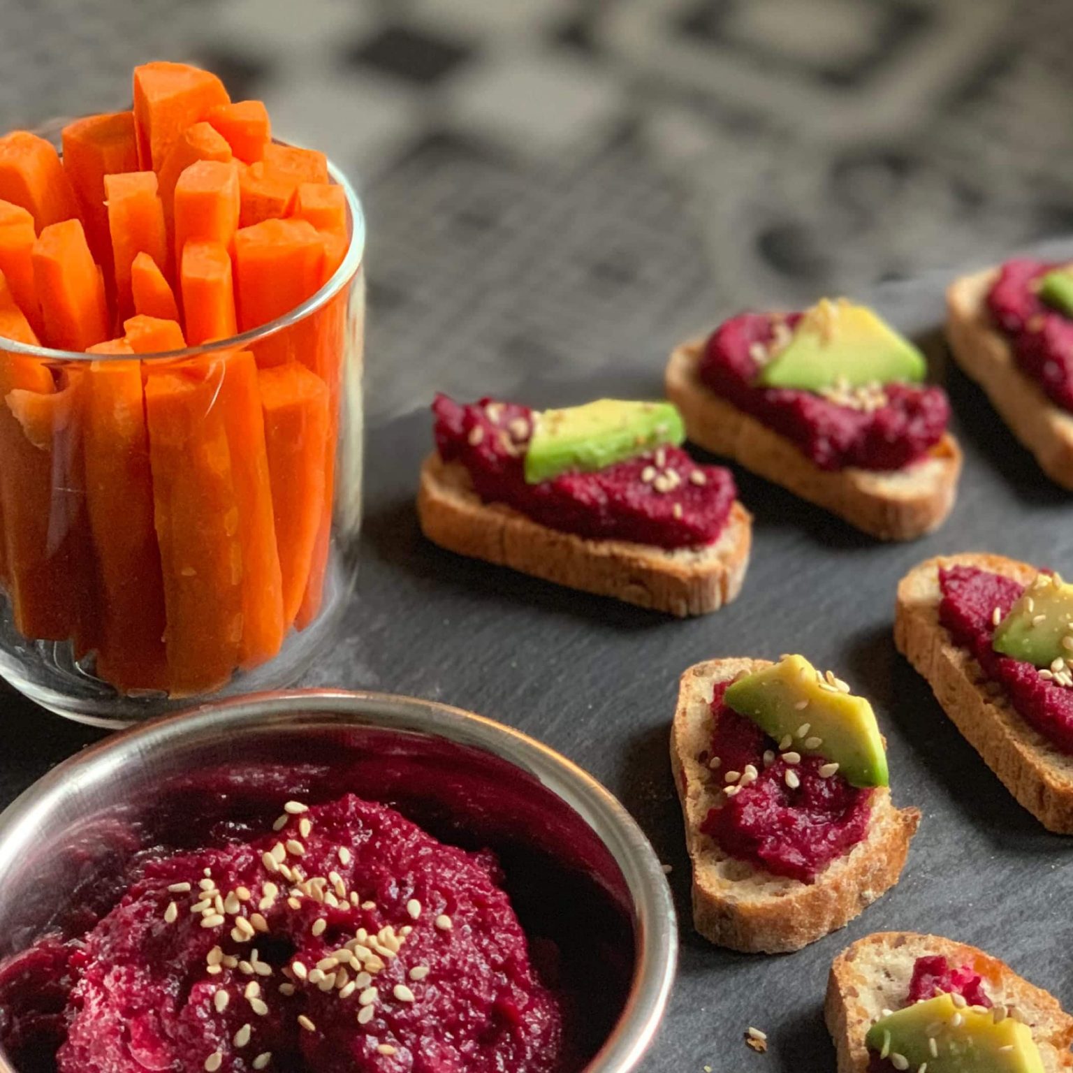 Apéro sain : houmous de betterave et avocat - Yuka