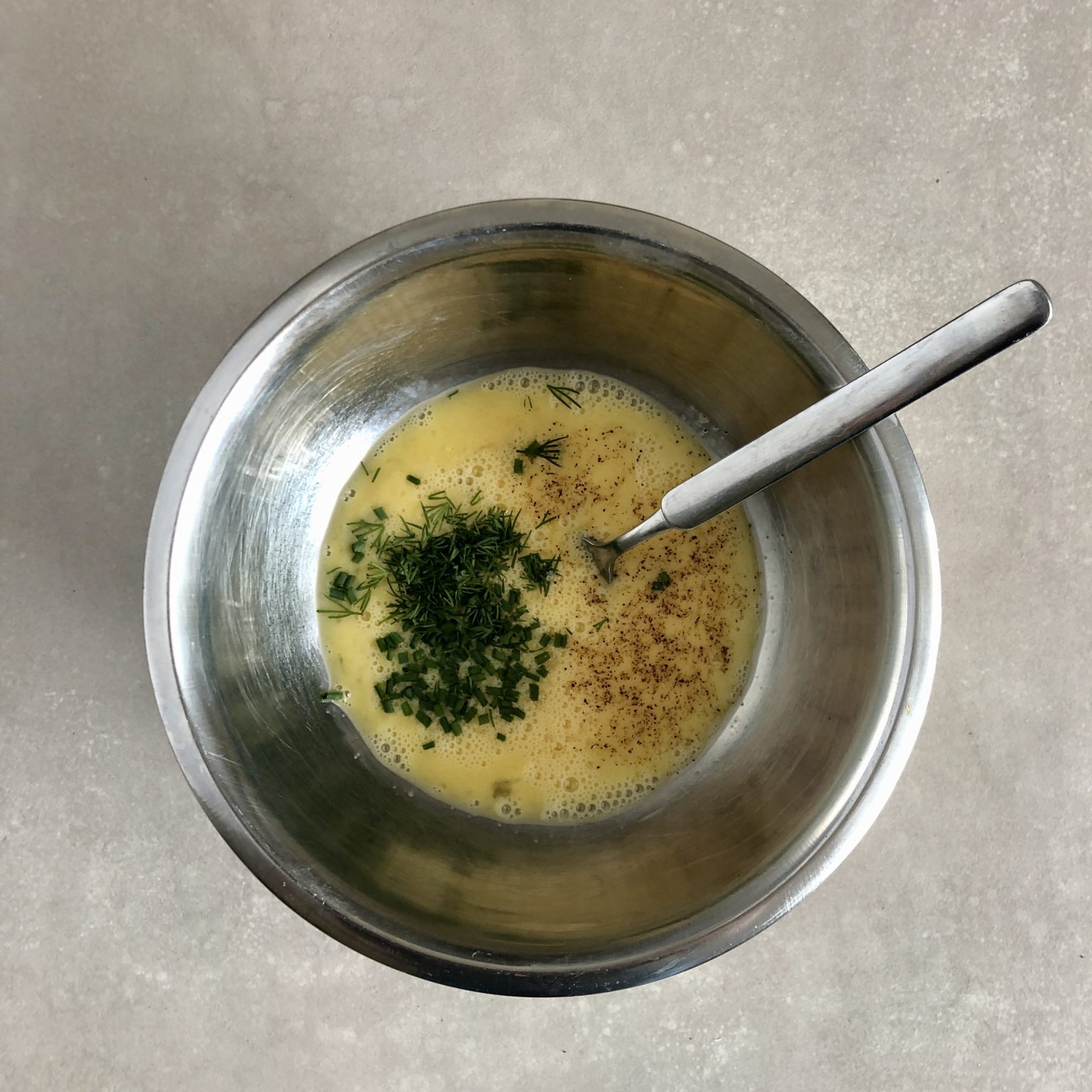 Receta Yuka - Tortilla francesa con queso feta y verduras