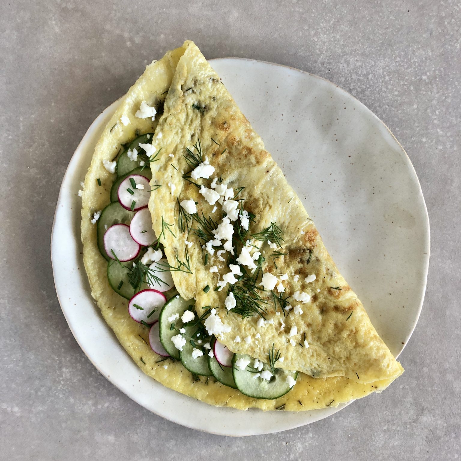 Receta Yuka - Tortilla francesa con queso feta y verduras