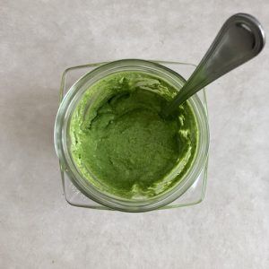 Recette Yuka - Spaghetti au pesto de mâche & échalotes poêlées