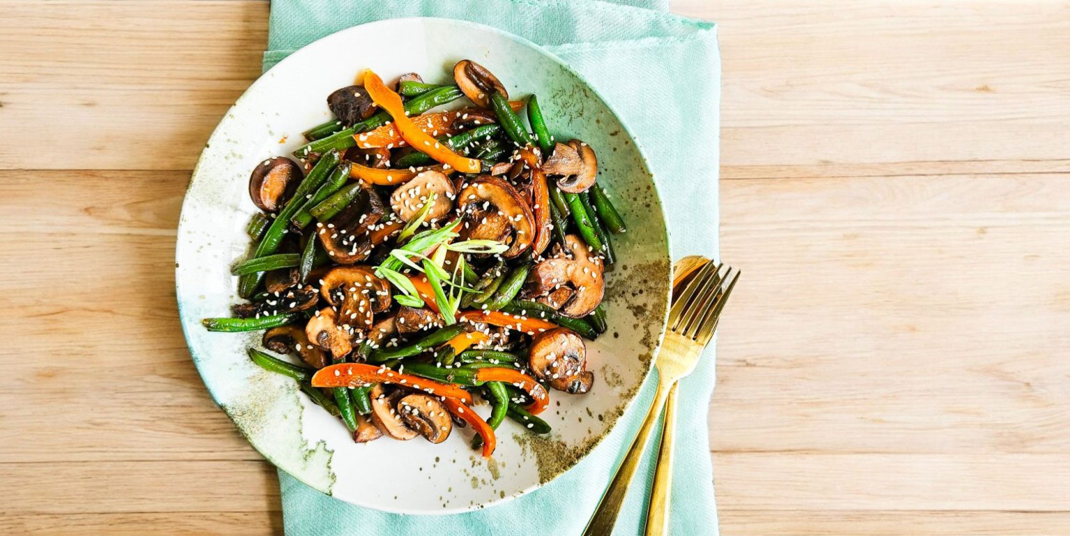 Easy Garlicky Mushroom and Green Bean Stir Fry - Yuka