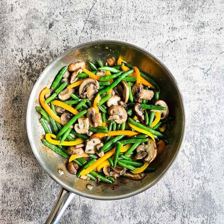 Easy Garlicky Mushroom and Green Bean Stir Fry - Yuka